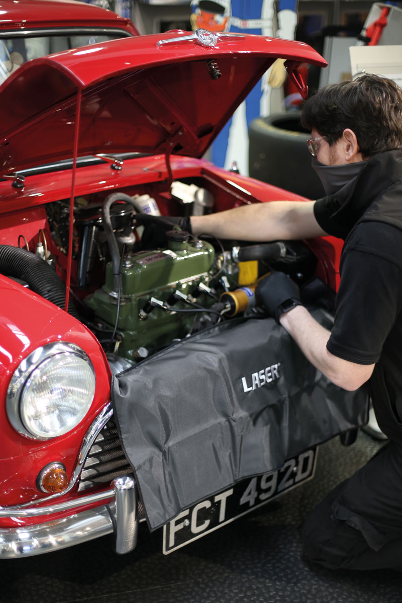 Laser Tools 5098 Non Slip Wing Cover - Grey